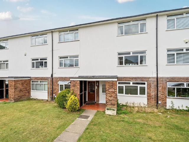 Carters Hill Close, London, SE9 2 bed maisonette to rent £1,800 pcm £415 pw