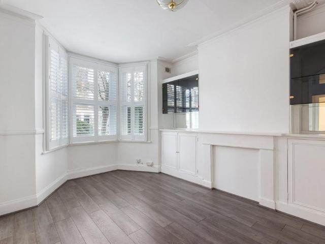 Carthew Road, Hammersmith W6 2 bed terraced house to rent £3,298 pcm £761 pw