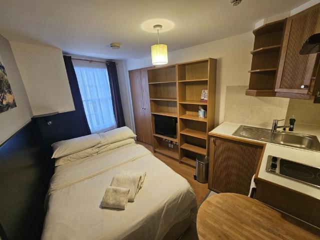 Cartwright Gardens, Bloomsbury, WC1H Studio to rent £2,015 pcm £465 pw