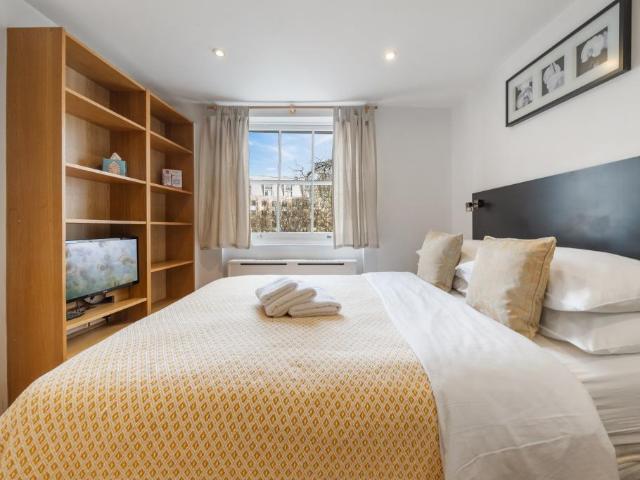 Cartwright Gardens, Bloomsbury. Studio to rent £2,167 pcm £500 pw