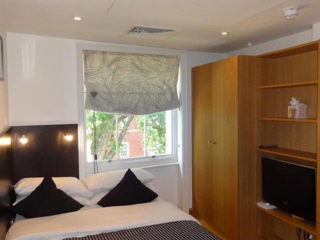 Cartwright Gardens, Bloomsbury. Studio to rent £2,166 pcm £500 pw
