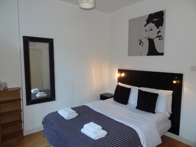 Cartwright Gardens, Bloomsbury. Studio to rent £2,470 pcm £570 pw