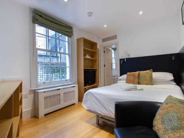 Cartwright Gardens, London WC1H Studio to rent £2,817 pcm £650 pw