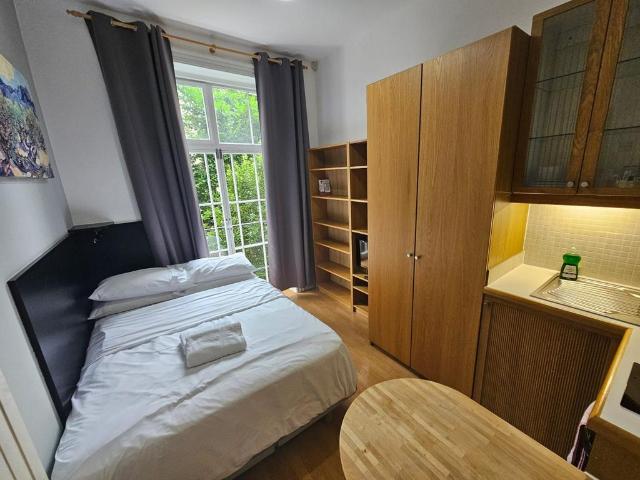 Cartwright Gardens, London, WC1H Studio to rent £2,145 pcm £495 pw