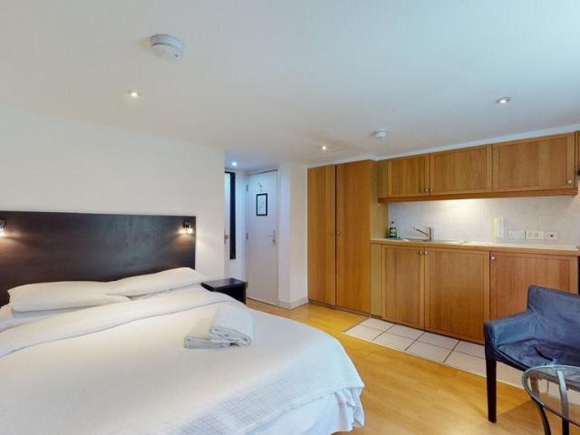 Cartwright Gardens, London WC1H Studio to rent £2,145 pcm £495 pw