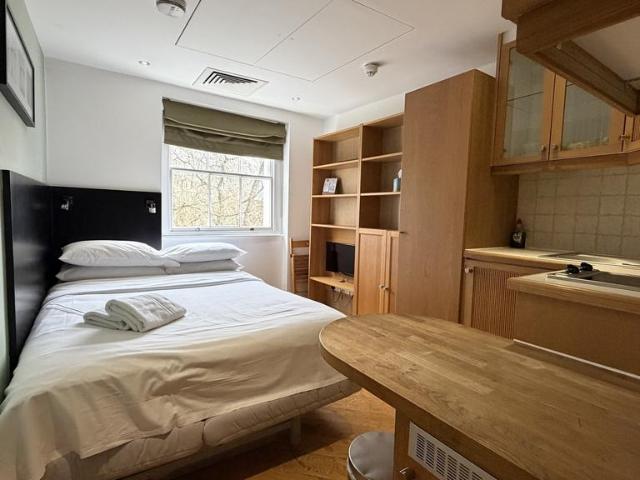 Cartwright Gardens, London WC1H Studio to rent £2,167 pcm £500 pw