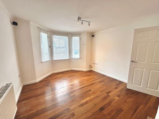 Carysfort Road, Bournemouth BH1, 2 bed flat to rent, £1,200 pcm | PrimeLocation