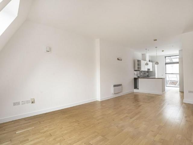 Carysfort Road, Stoke Newington 2 bed flat to rent £2,500 pcm £577 pw