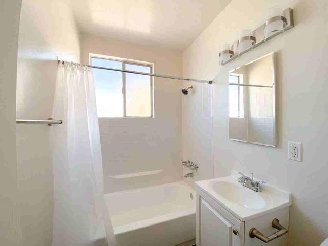 CAR 3 Bedroom Apartment for Rent at 4267 Le Chateau, Lynwood, CA 90262 Lynwood
