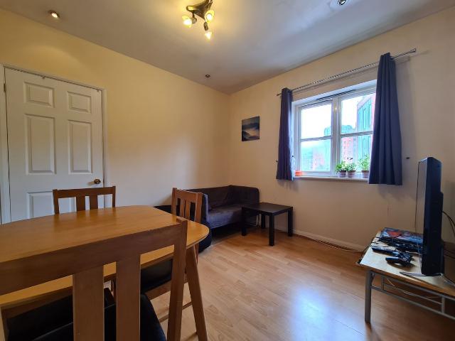 Caravel Close, Canary Wharf, London E14, 3 bed flat to rent, £3,000 pcm | PrimeLocation