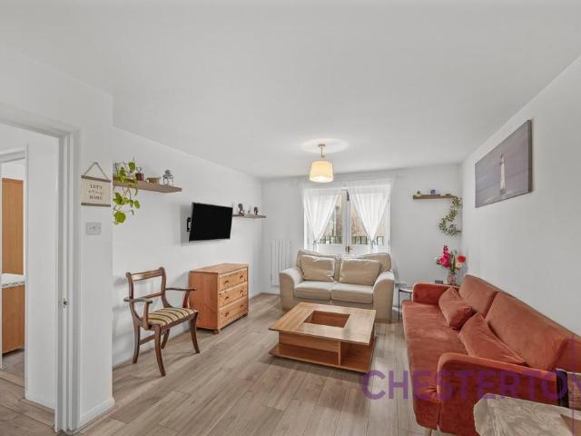 Caravel Close, London 2 bed flat to rent £3,300 pcm £762 pw