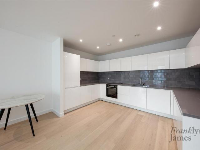 Caravel House, 2 Rendal Way, London, E16 3 bed apartment to rent £2,750 pcm £635 pw