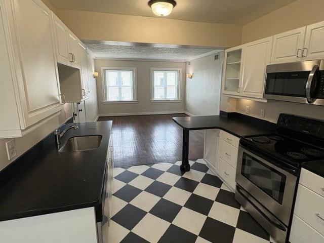 Carberry Apartments 3910 Cass St. 1 Bedroom Apartment for Rent at 3910 Cass St, Omaha, NE 68131 Joslyn Castle