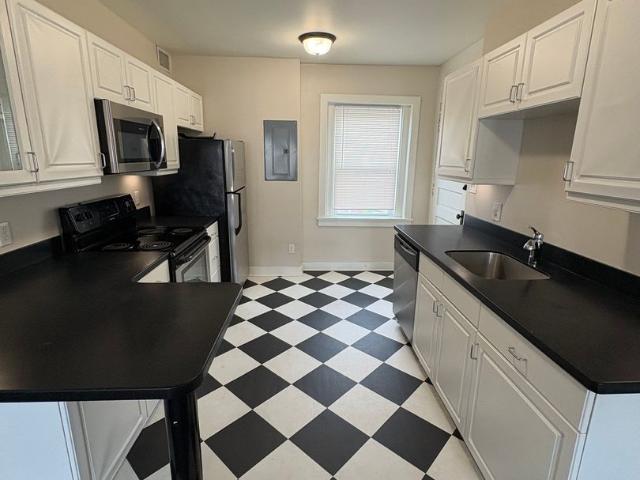 Carberry Apartments 3910 Cass St