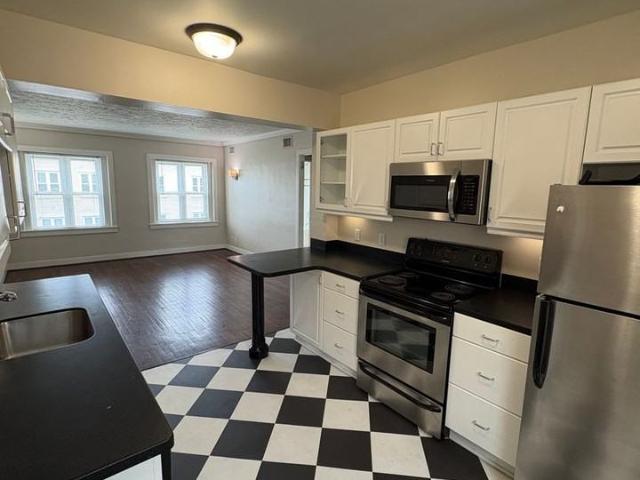 Carberry Apartments 3918 Cass St. 1 Bedroom Apartment for Rent at 3918 Cass St, Omaha, NE 68131 Joslyn Castle