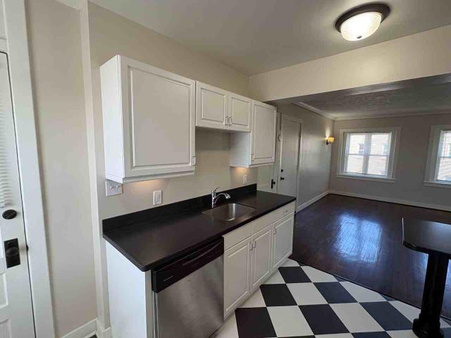 Carberry Apartments 3918 Cass St. 1 Bedroom Apartment for Rent at 3918 Cass St, Omaha, NE 68131 Joslyn Castle