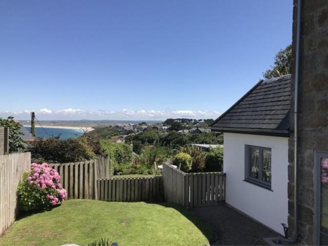 Carbis Bay 1 bed apartment to rent £1,395 pcm £322 pw