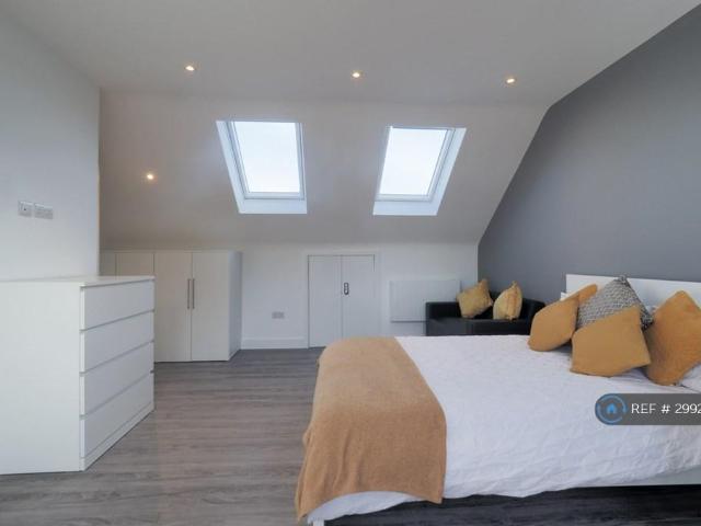 Cardinal Avenue, Borehamwood, WD6 1 bed in a house share to rent £1,299 pcm £300 pw