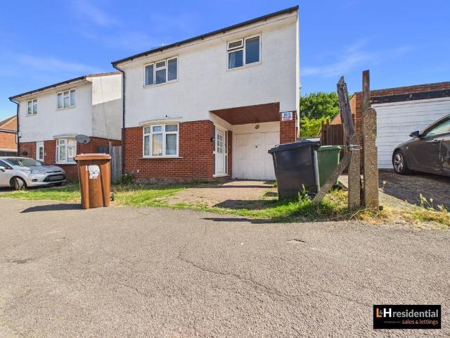 Cardinal Avenue, Borehamwood WD6 3 bed detached house to rent £2,400 pcm £554 pw