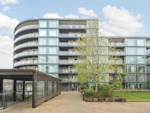 Cardinal Building, Station Approach, Hayes UB3, 2 bed flat to rent, £1,800 pcm | PrimeLocation