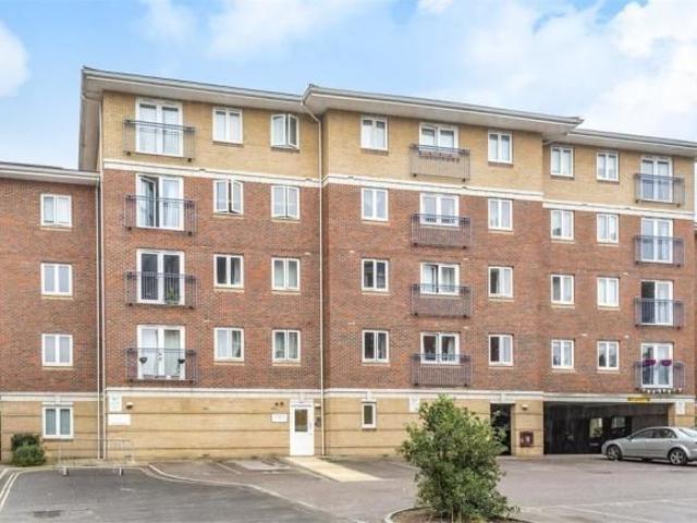 Cardinal House, Farnborough GU14, 2 bed flat to rent, £1,400 pcm | PrimeLocation