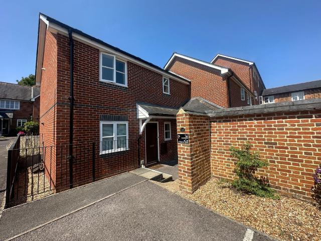 Cardinal Mews, Vestry Close, Andover SP10, 1 bed flat to rent, £1,000 pcm | PrimeLocation