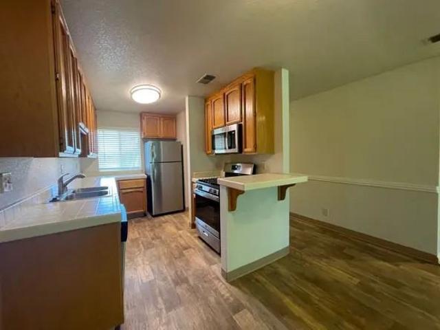 Cardinal Oaks Condominiums 2 Bedroom Apartment for Rent at 5325 El Camino Ave, Carmichael, CA 95608