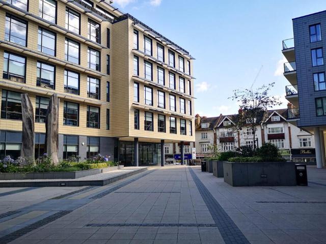 Cardinal Place, Woking GU22 2 bed apartment to rent £1,800 pcm £415 pw