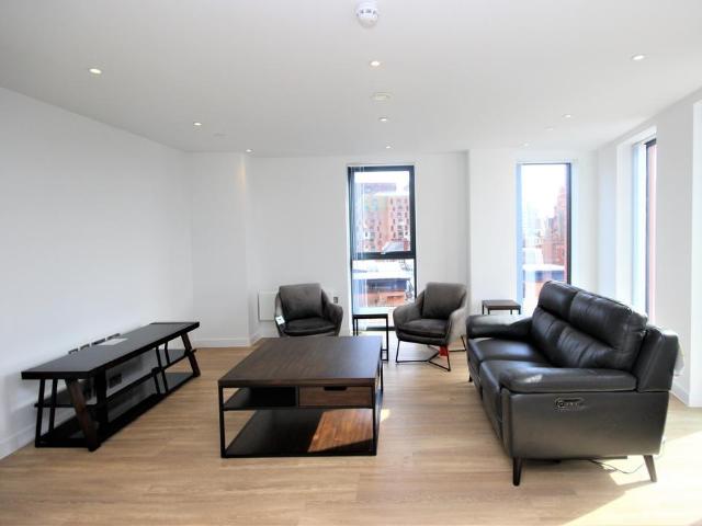 Carding, Manchester New Square. 2 bed apartment to rent £2,000 pcm £462 pw