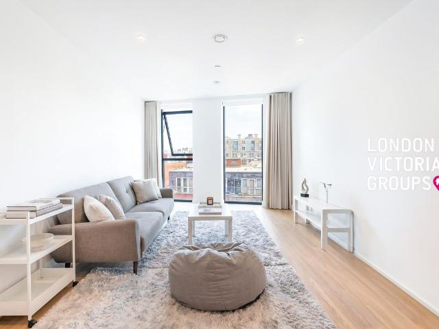 Carding Building, Whitworth Street, Manchester M1, 2 bed flat to rent, £2,400 pcm | PrimeLocation