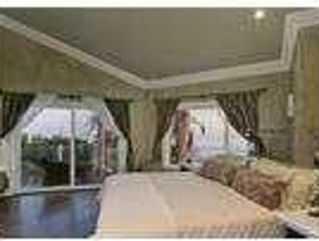 Cardiff by the Sea 3bd/3bth 2,200sqft Townhouse for rent. 2 Car Garage!