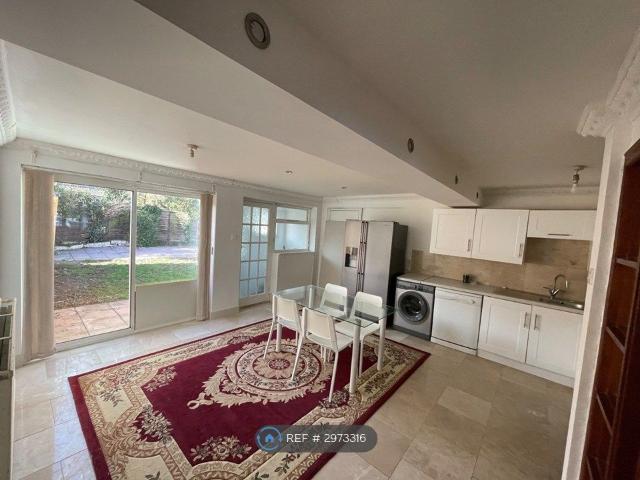 Cardiff, Cardiff CF23, Room to rent, £600 pcm | PrimeLocation