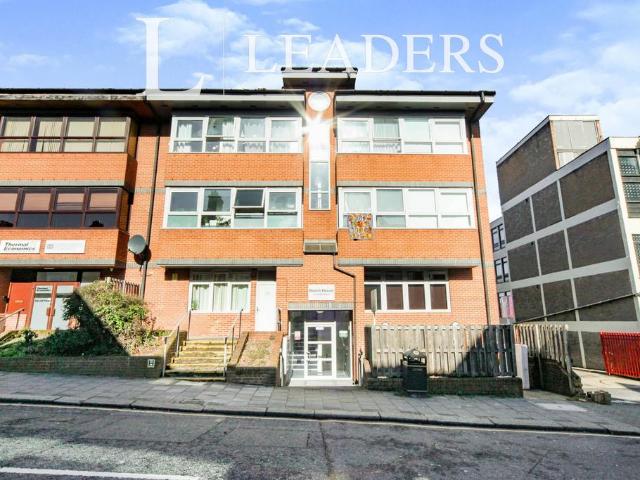 Cardiff Road, Luton, Bedfordshire, LU1 2 bed flat to rent £1,150 pcm £265 pw