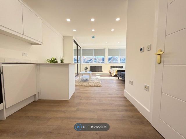 Cardiff Road, Luton LU1, Studio to rent, £1,000 pcm | PrimeLocation