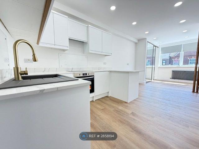 Cardiff Road, Luton LU1, Studio to rent, £1,000 pcm | PrimeLocation