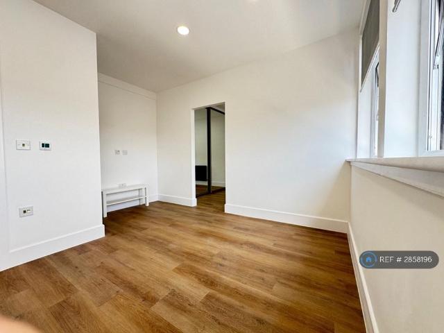 Cardiff Road, Luton, LU1 1 bed flat to rent £1,075 pcm £248 pw
