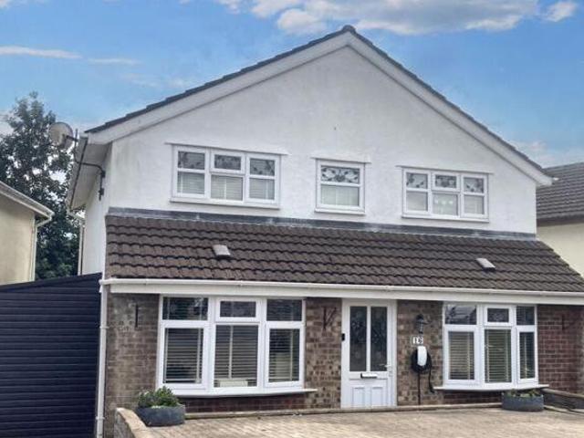 Cardigan Crescent, Boverton, 3 Bedroom Detached
