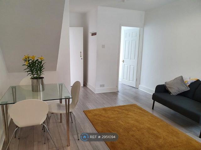 Cardigan Gardens, Reading RG1, 1 bed flat to rent, £1,250 pcm | PrimeLocation