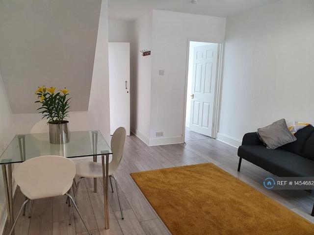 Cardigan Gardens, Reading, RG1 1 bed flat to rent £1,354 pcm £312 pw