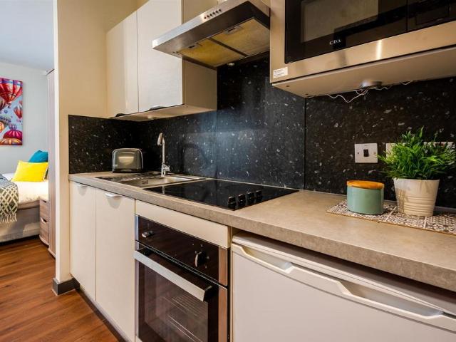 Cardigan Lane, Leeds, LS4 1 bed flat to rent £1,025 pcm £237 pw