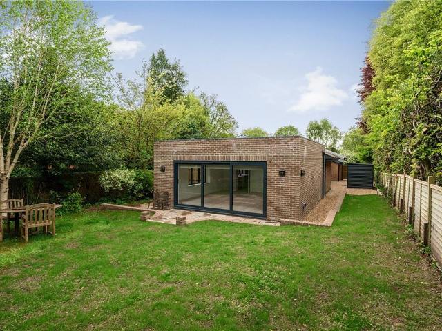 Cardigan Road, Marlborough. 3 bed bungalow to rent £3,250 pcm £750 pw
