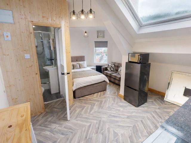 Cardigan Road, Hyde Park, Leeds LS6, Studio to rent, £900 pcm | PrimeLocation