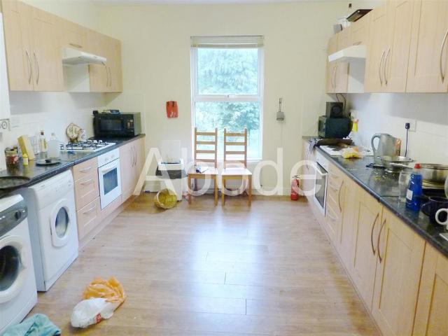 Cardigan Road, Headingley, Leeds 9 bed house to rent £4,524 pcm £1,044 pw