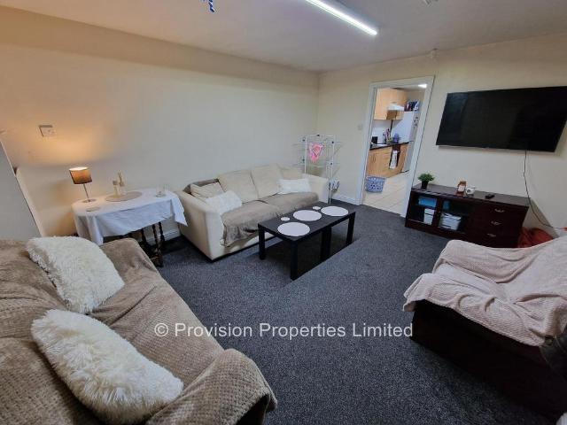 Cardigan Road, Headingley LS6 3 bed flat to rent £1,235 pcm £285 pw