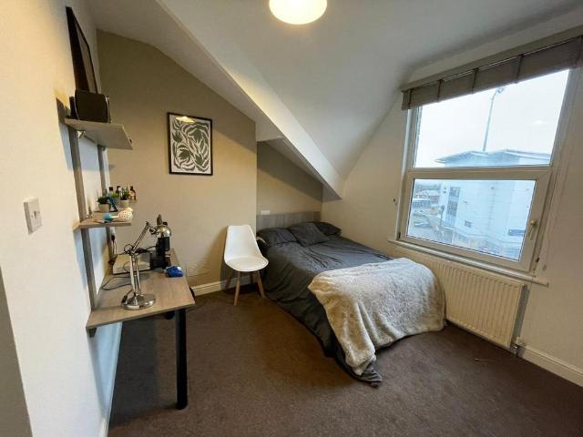 Cardigan Road, Leeds LS6 4 bed house to rent £2,045 pcm £472 pw