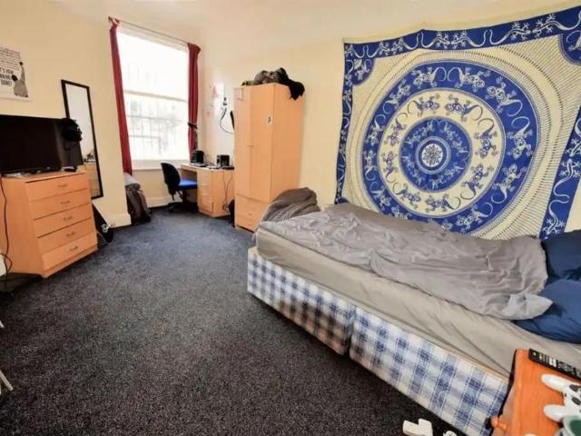 Cardigan Road, Leeds LS6 6 bed terraced house to rent £2,700 pcm £623 pw