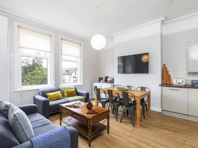 Cardigan Road, Leeds LS6 6 bed house to rent £2,860 pcm £660 pw