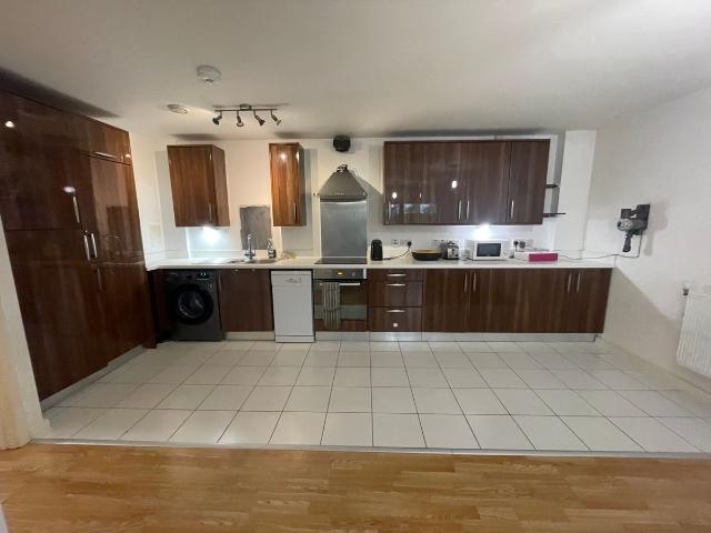 Cardigan Road, London E3, 3 bed flat to rent, £3,100 pcm | PrimeLocation
