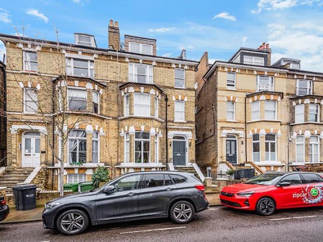 Cardigan Road, Richmond, TW10 2 bed flat to rent £2,496 pcm £576 pw
