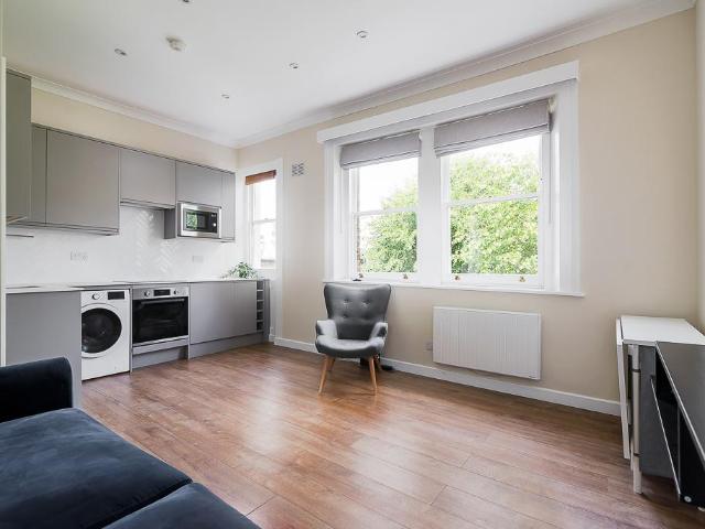 Cardigan Road 1 bed flat to rent £1,800 pcm £415 pw